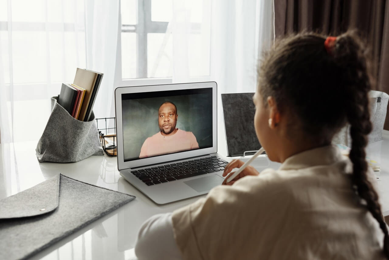 8 Pros & 5 Cons of Virtual Counseling - and How You Can Benefit - Daily ...